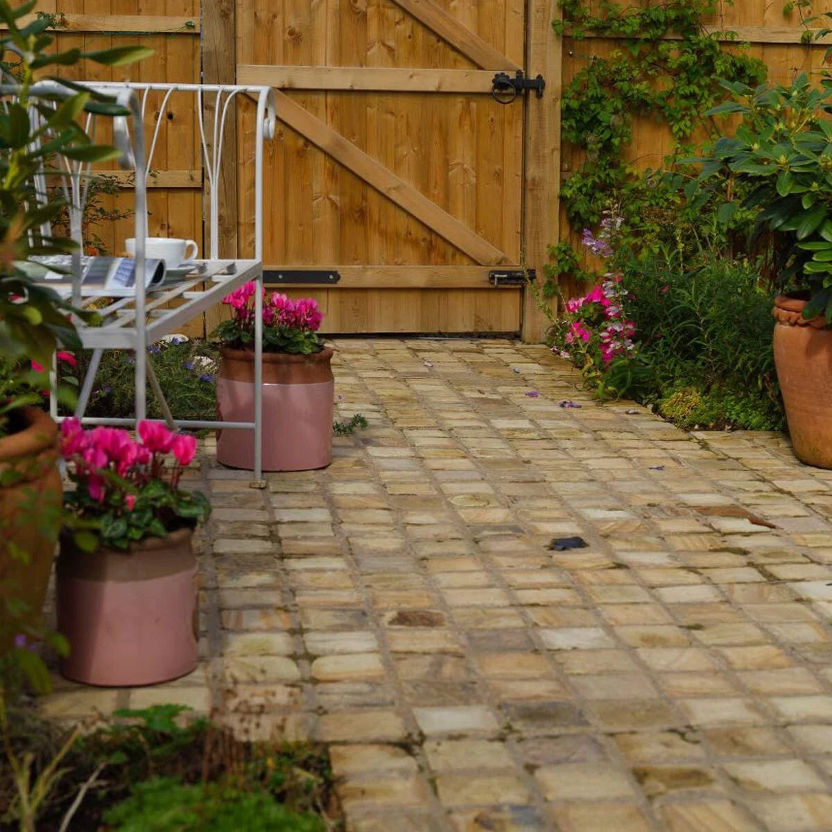 Camel Buff Cobble Setts 100mm x 100mm x 40/60mm – Spire Stone Mill